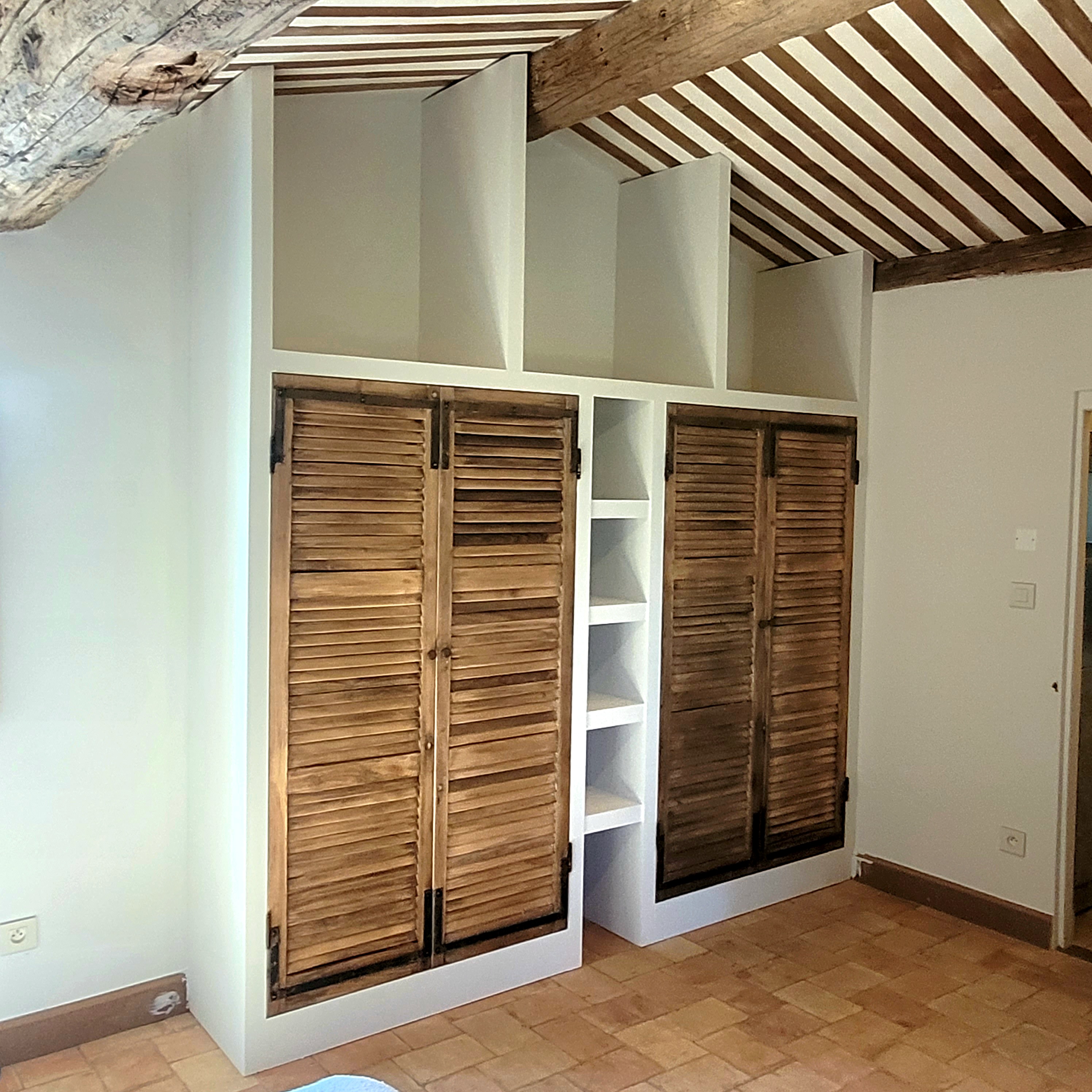 Placards et aménagements sur mesure en bois | Portes Traditions